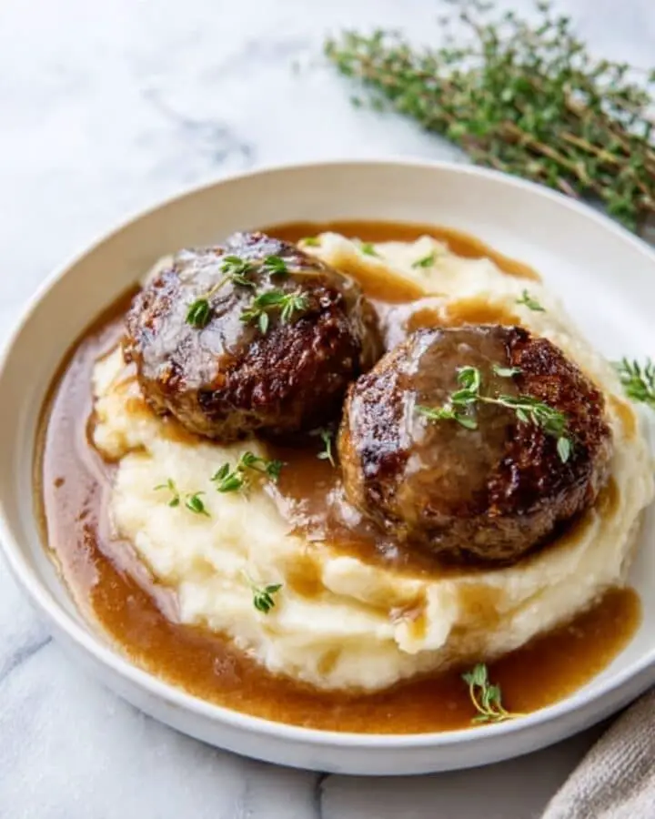 Amish Hamburger Steak Bake: Hearty Comfort Food for Family Dinners